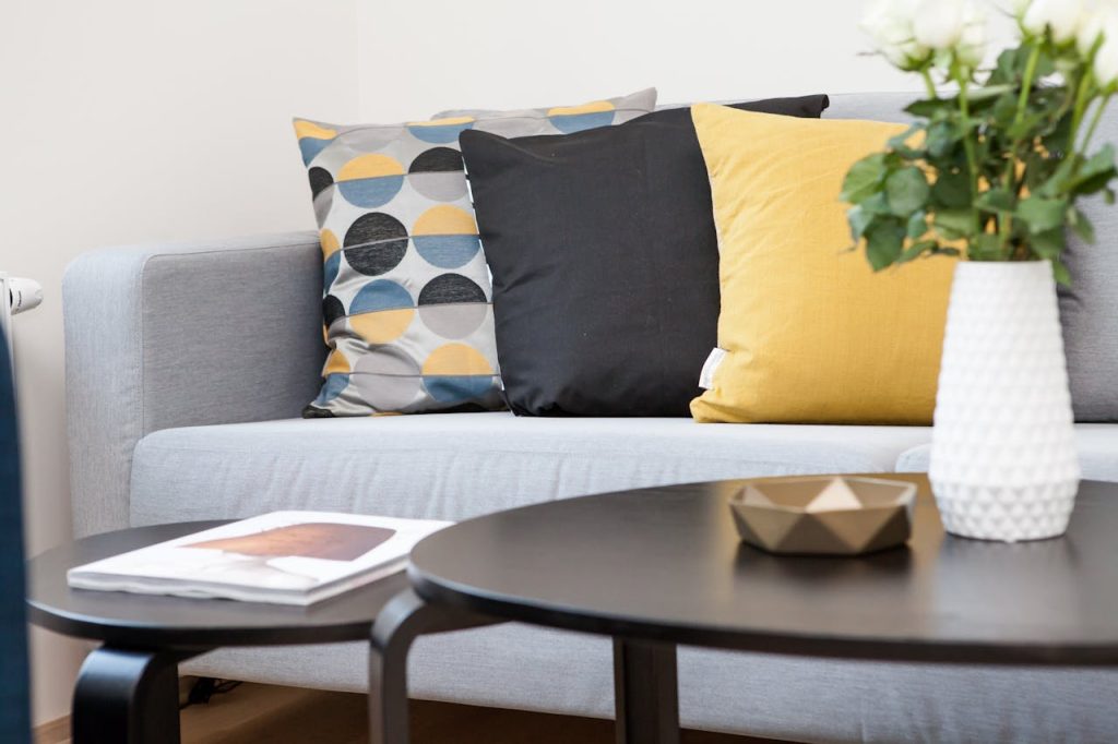 Deco 79 Website - Premium Wall and Home Decor